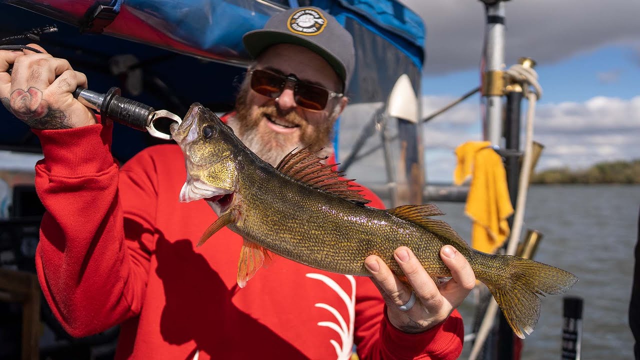 BAY OF QUINTE WALLEYE Fishing With Silver & Gold Sport Fishing - YouTube