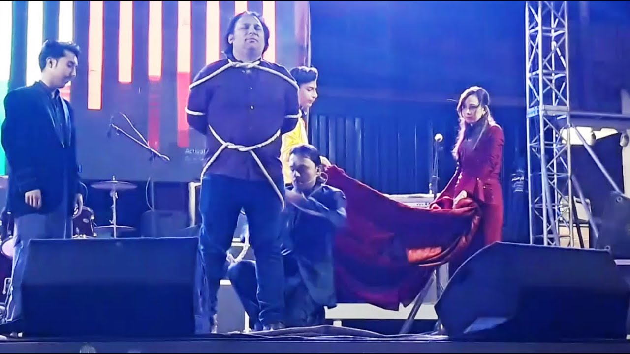 Haunted Cabinet Séance Magic Gypsy Rope illusionist Munawar Khan at ...