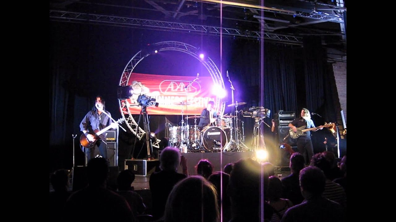 Mad drummer Steve Moore at drummersfestival 2011 Belgium - YouTube