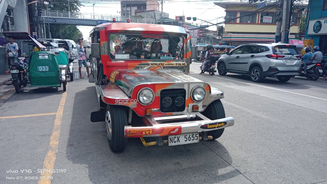 Balon Bato to Balintawak run with "Dukha" - YouTube