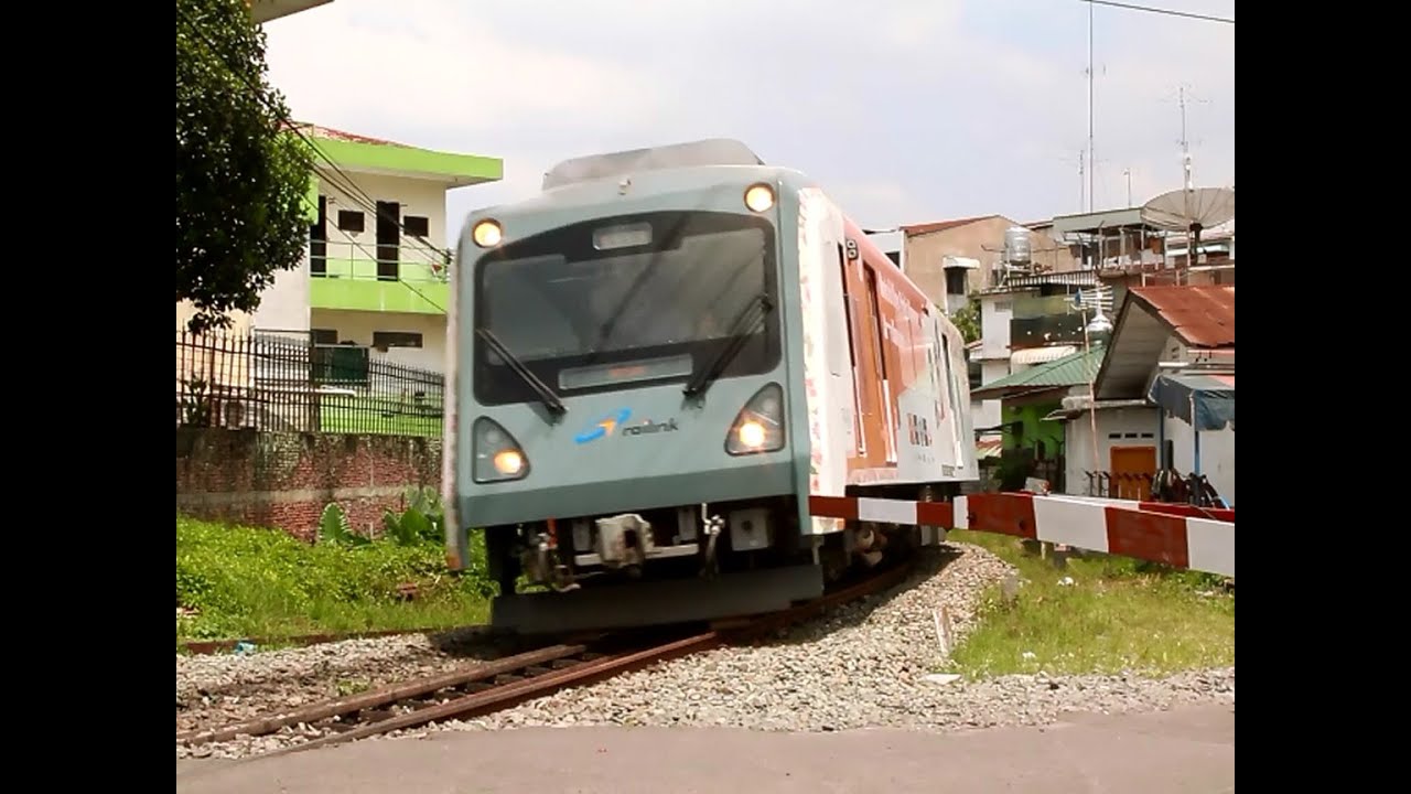 Medan Airport Railink Service Passing Pandu Curve - YouTube
