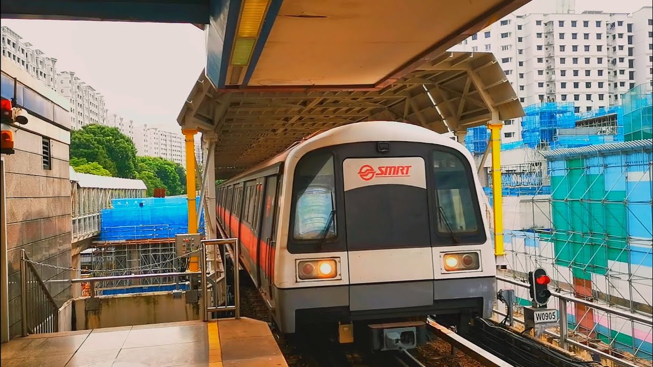 [SMRT - Flatwheels] KHI C151 009/010 - Pulling Into EW27 Boon Lay (EWL ...