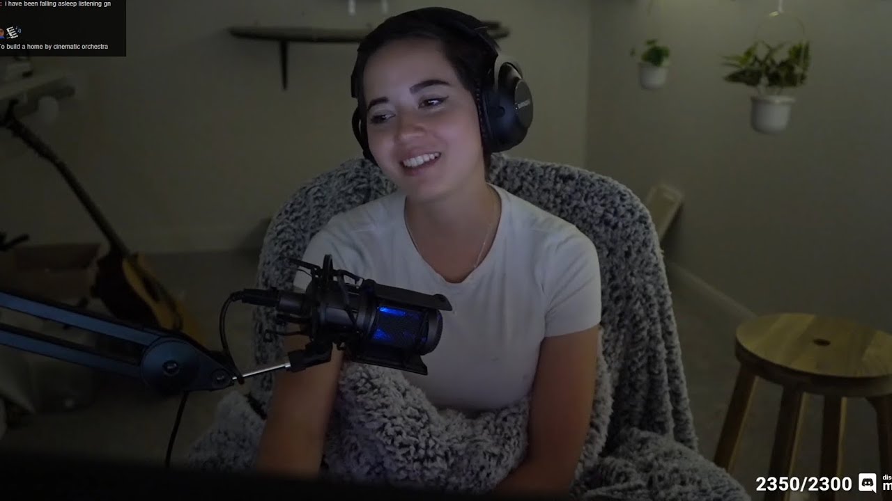 Maya singing but it's real sad hours - YouTube