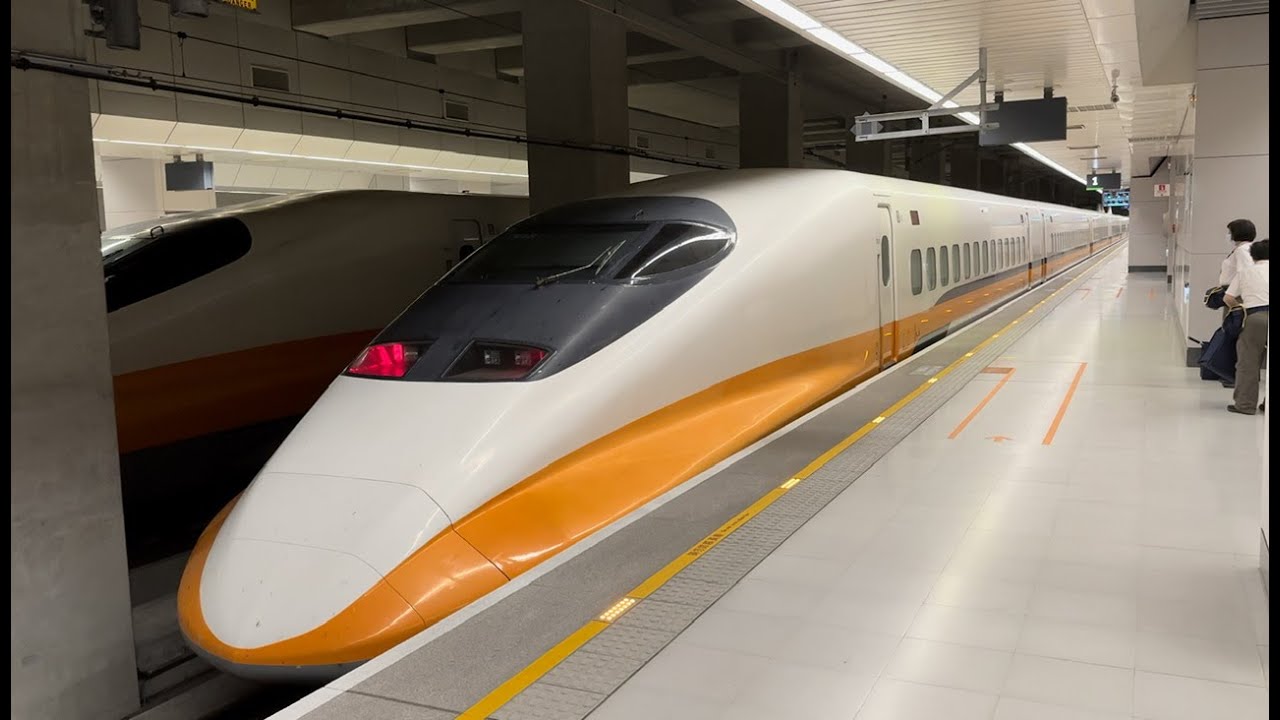 THSR台灣高鐵700T型 北上818次 南港進站 Taiwan High Speed Rail 700T (TR18編組) - YouTube