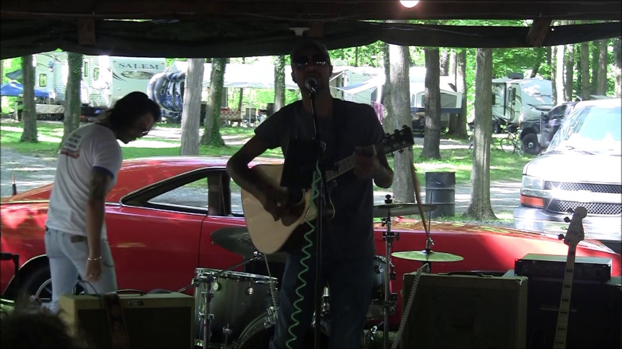 Nuke Bushner from American Idol sings live at Country Music Fest in ...