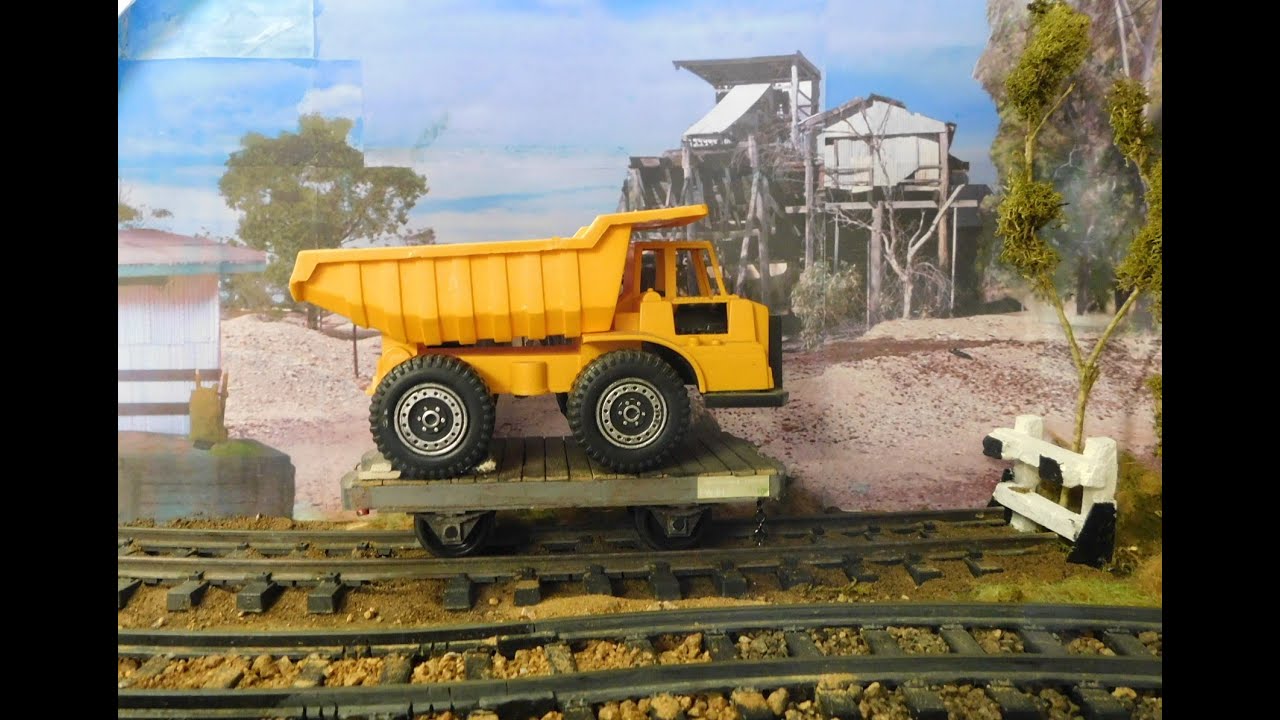 A video of an oversize train load on my indoor G scale railway - YouTube