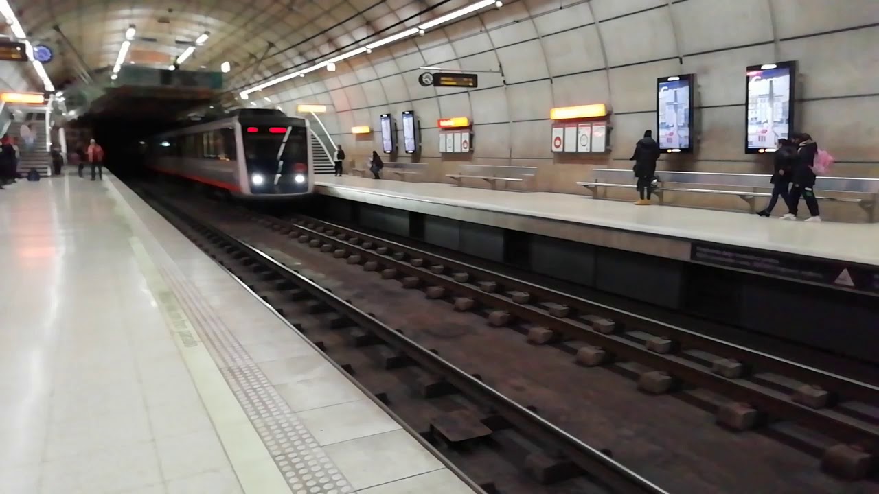 Metro bilbao serie 500 entrando en indautxu - YouTube