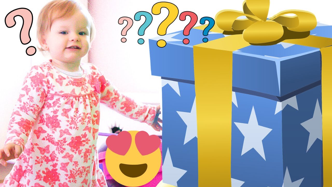 Abrindo meu presente GIGANTE de aniversário 🎁 - Opening my giant ...