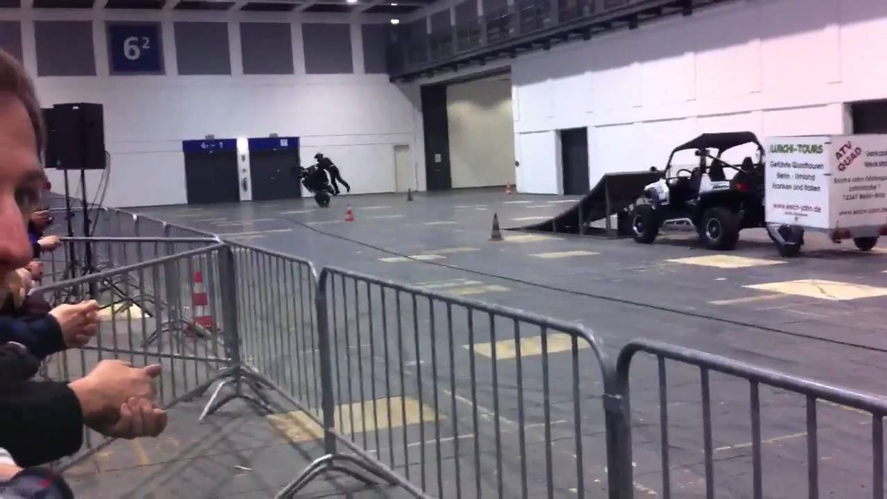 Mike Auffenberg - Dirk Manderbach - Kevin Carmichael BMT 2011 Stunt ...