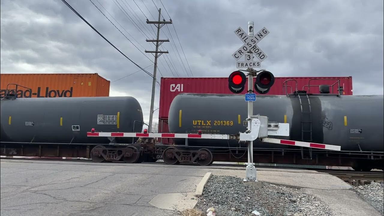 NS 3639 Leads Intermodal South & Meets NS 9829 North | Silver St ...