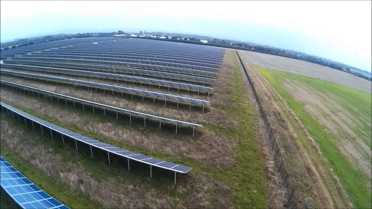 Wiltshire Man Visits the Wind and Solar farm at Westmill - YouTube