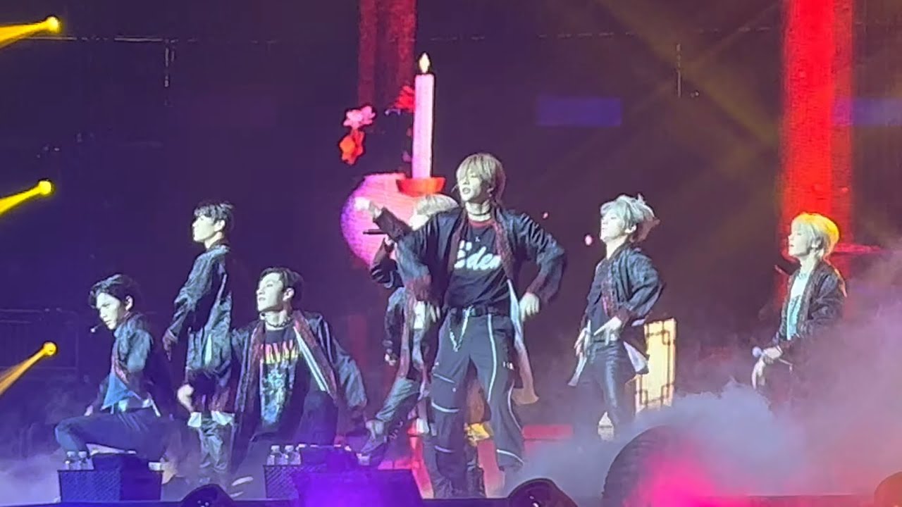 THUNDEROUS + DOMINO + GODS MENU | STRAY KIDS (스트레이 키즈) MANIAC WORLD ...