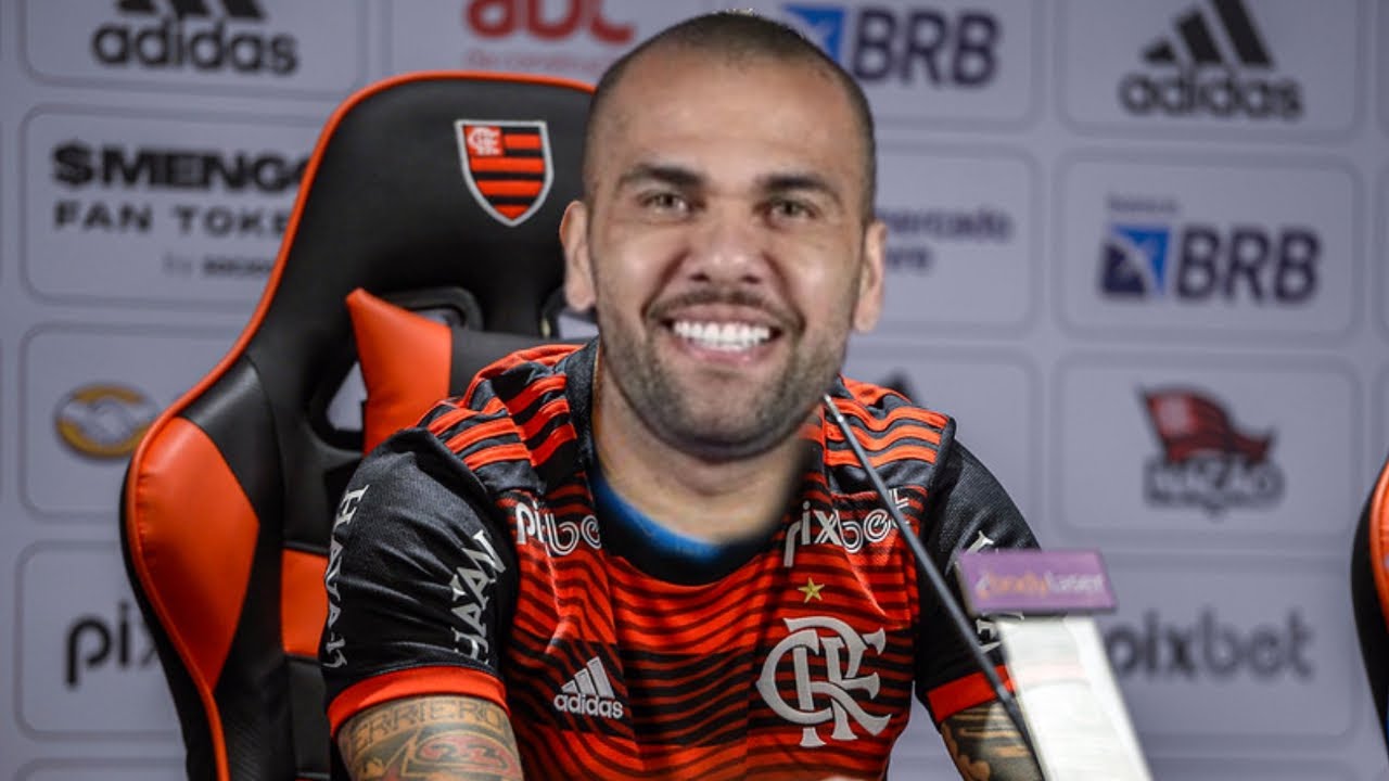 VEJA AGORA APRESENTAÇÃO DE DANIEL ALVES NO FLAMENGO - YouTube