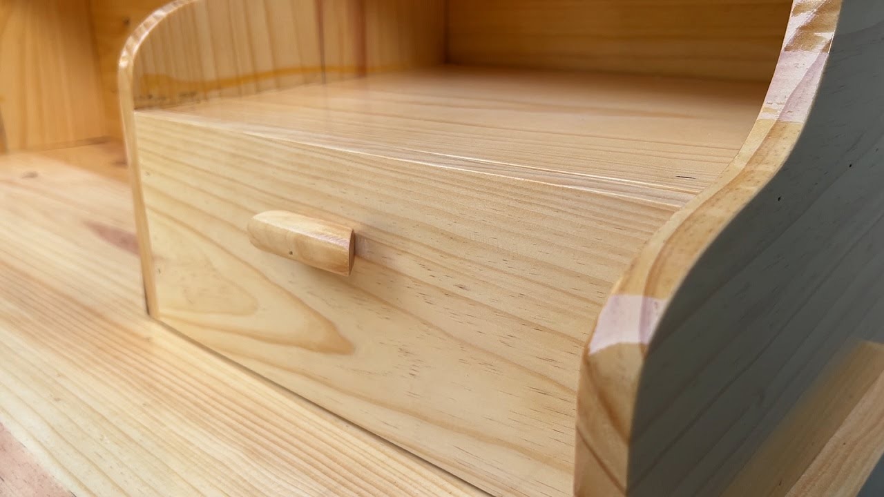 Good Idea For A Unique Study Desk // A Beautiful Table With Strange ...