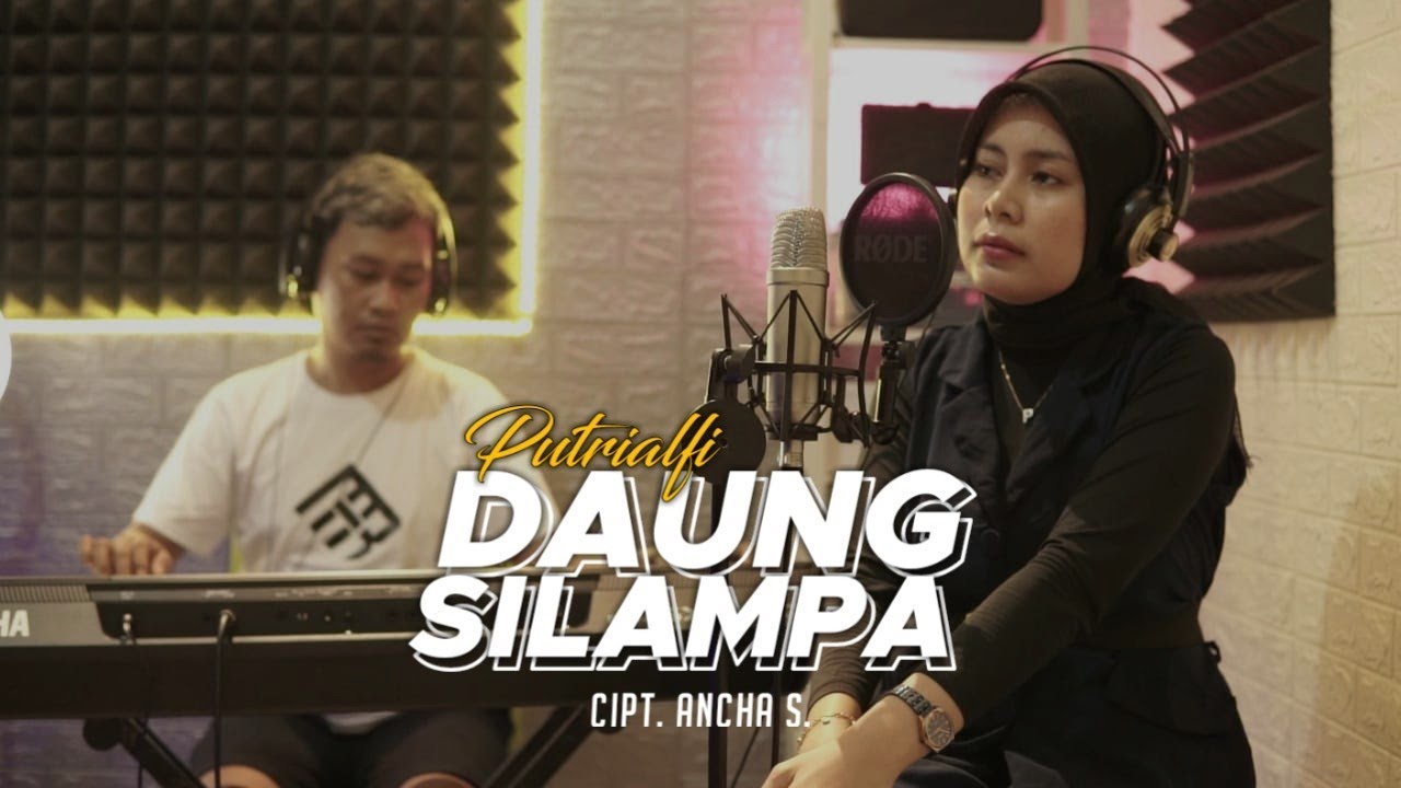 DAUNG SILAMPA - Putri Alfi || Cipt. Ancha S (Cover) - YouTube