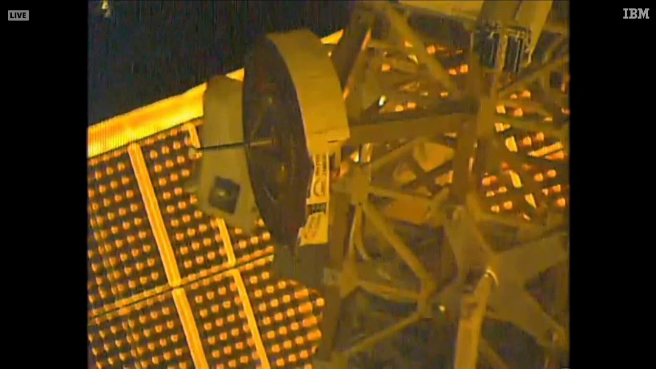 TR3B's or Triangle UFO's Fly Past International Space Station - YouTube