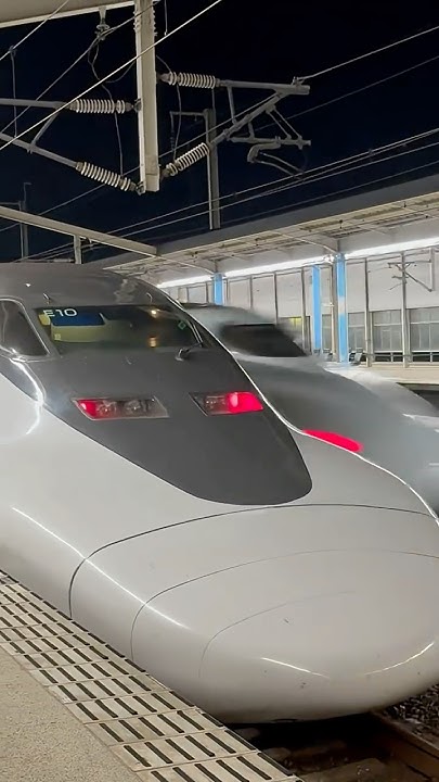 【高速通過】700系ひかりレールスターの横をN700系が約300kmで通過！#高速通過 #ひかりレールスター #N700系 - YouTube