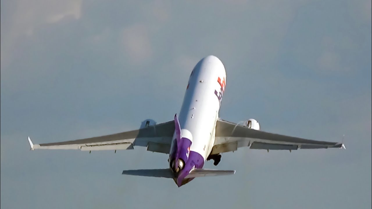 Ground Trembling MD11 Awesome ATC Controller Spotting TPA - YouTube