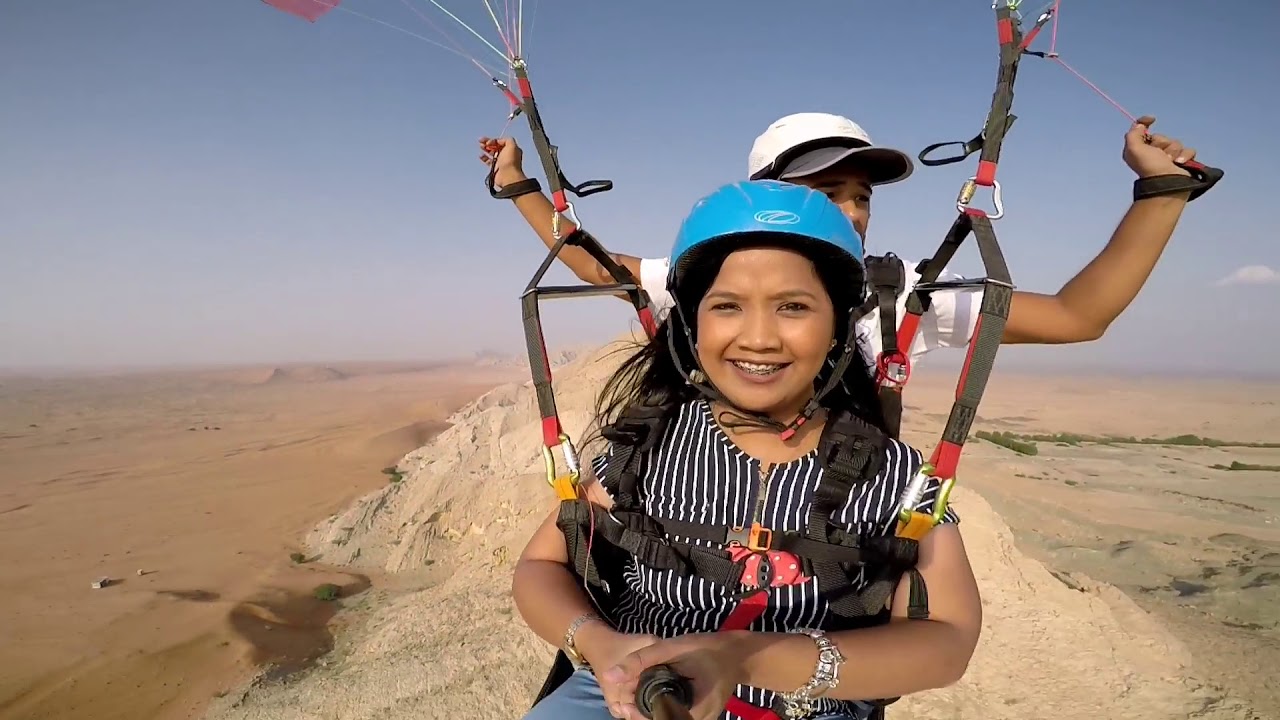 Paragliding tandem flight tour Dubai - YouTube