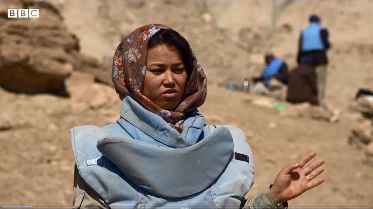 Afghanistan: Brave women from Bamyan who clear landmines - BBCURDU ...