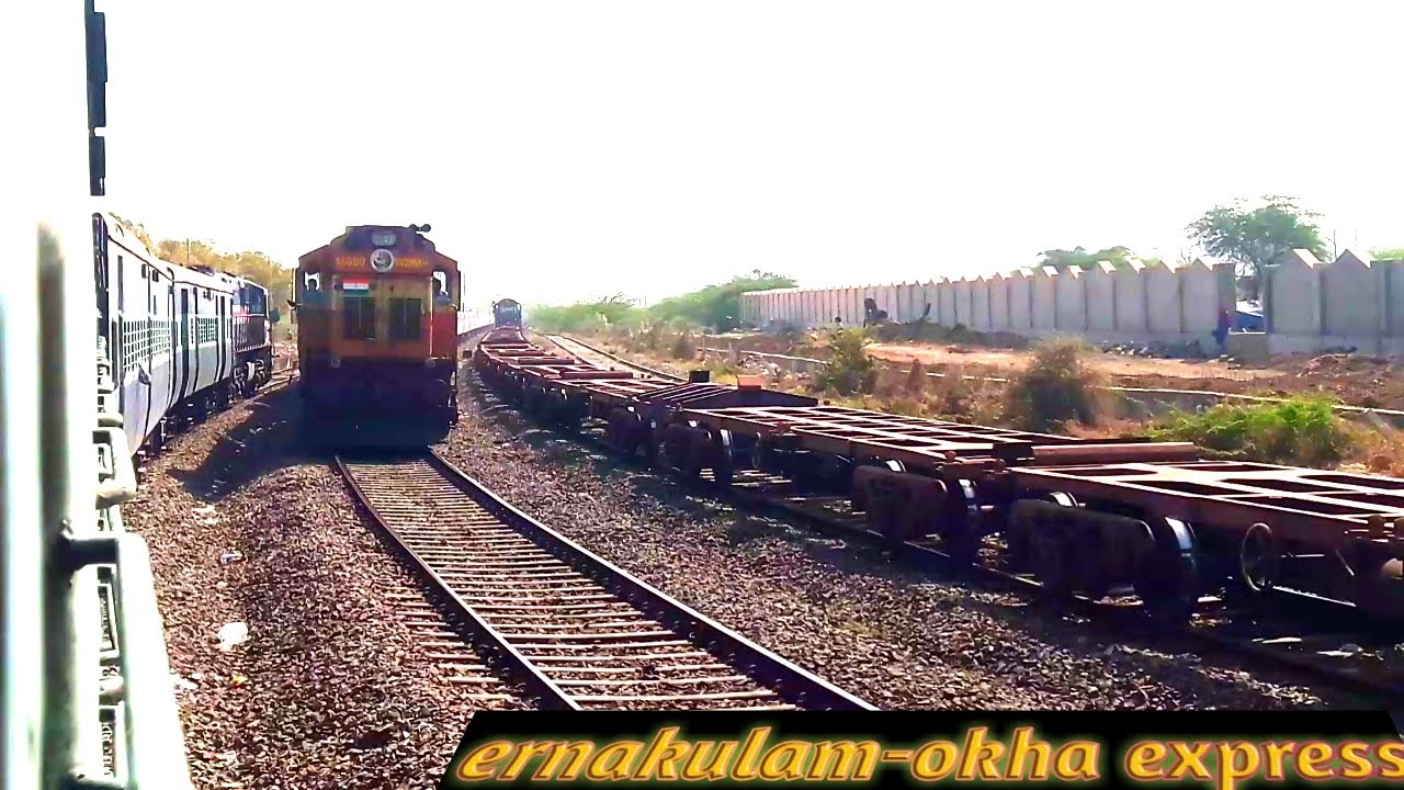 ERNAKULAM-OKHA EXPRESS 16338 CROSSING FAST PASSENGER TRAIN | INDIAN ...
