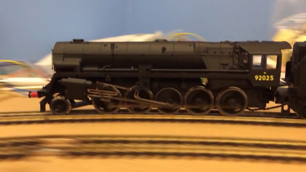 Hornby 9F 92025 R3396TTS Sound Steam Loco First Run Out Of Box - YouTube