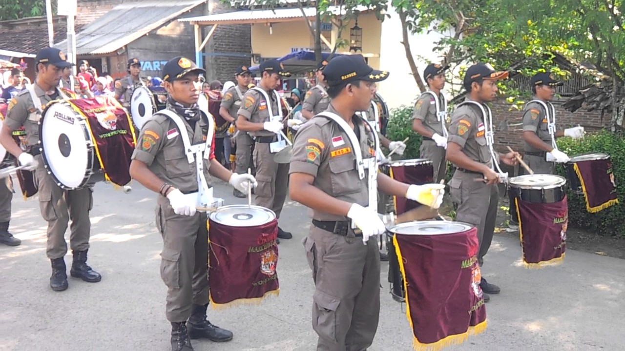 Adat Sambut Imtihan "Drum Band Banser" - YouTube