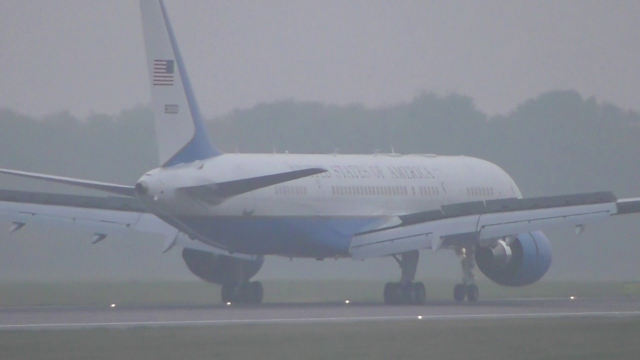 Secretary of State John Kerry arrives on USAF C32 Air Force Two plane ...