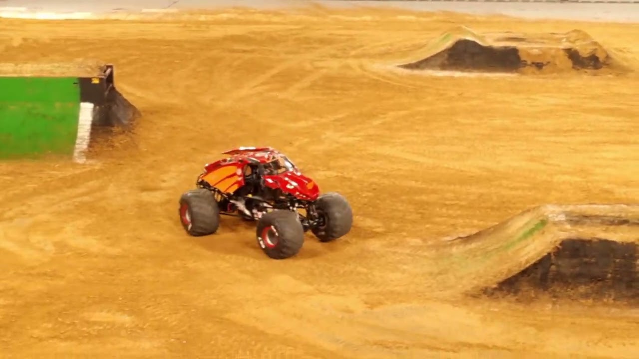 MONSTER JAM - YouTube