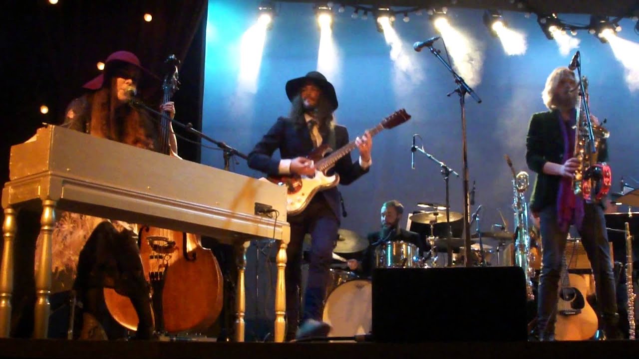 Miss Li - Backstabber Lady (Live Göteborg 2012) - YouTube