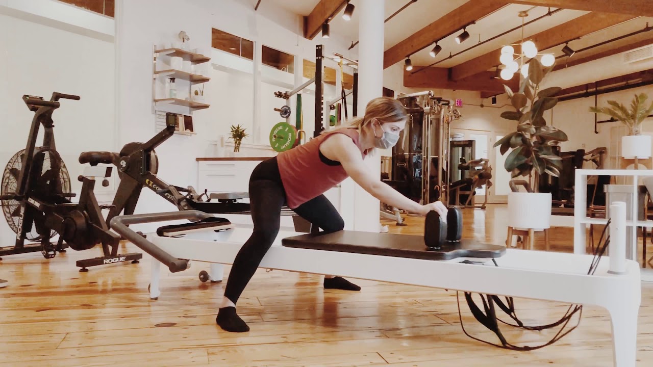 Reformer Leaning Forward Single Arm Shoulder Press - YouTube