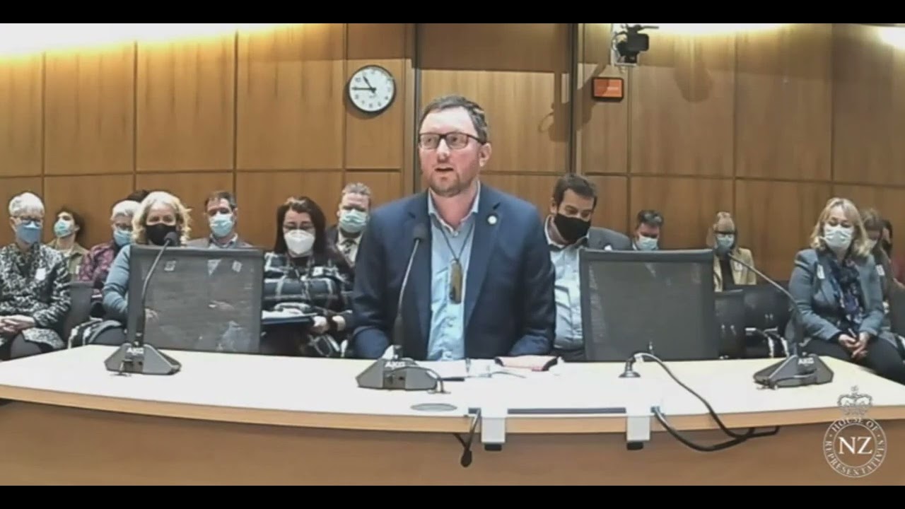 Selwyn Mayor sings waiata to Select Committee - YouTube