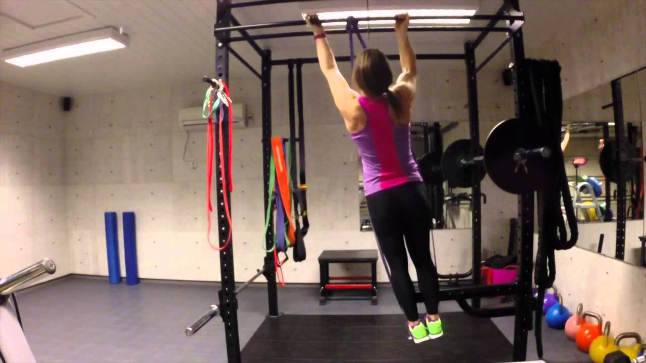 Chins, assistert med strikk - YouTube