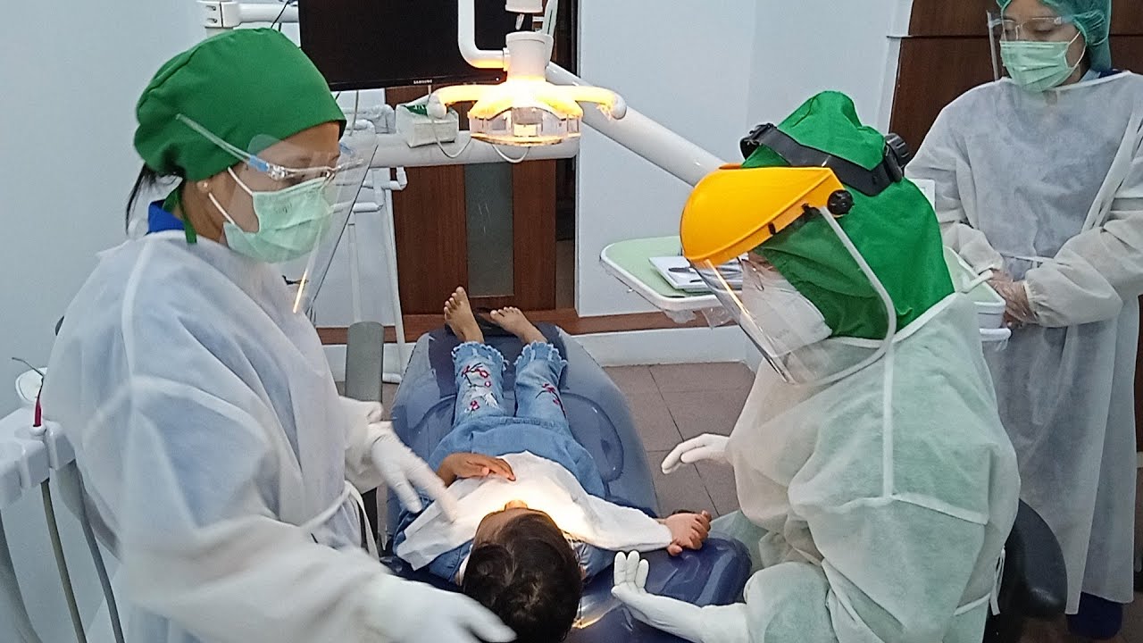 Pengalaman Haura ke dokter gigi buat cabut Gigi Pertama kali || Review Klinik Osaka Medan - YouTube