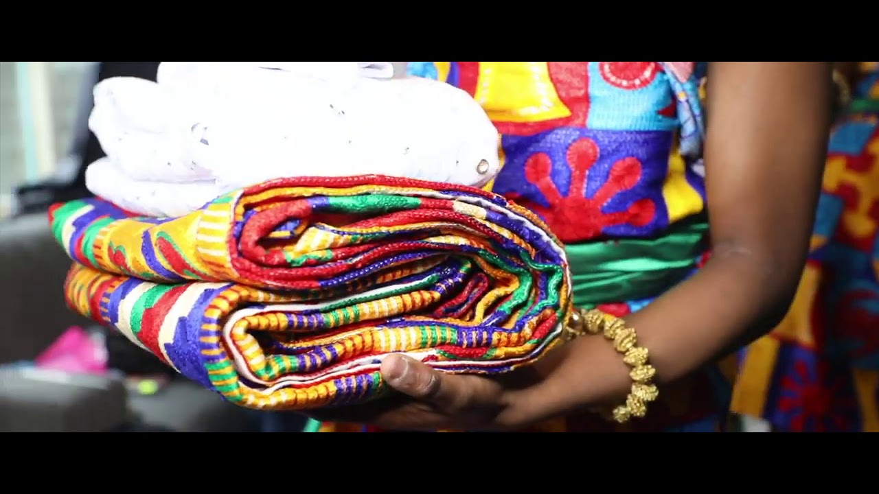 Mariage traditionnel chez les Akan au Ghana: la mariée - YouTube