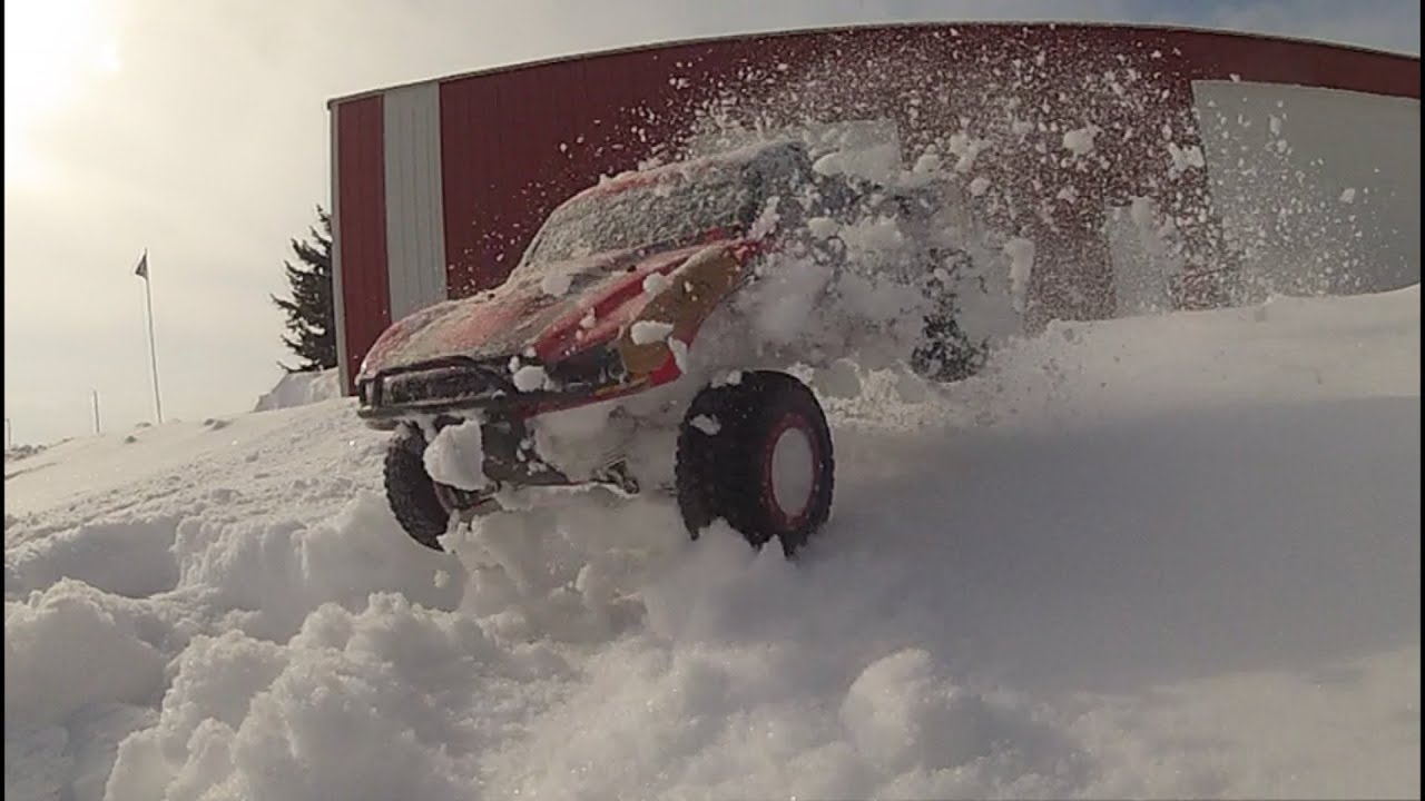 Slash 4x4 Shredding - YouTube