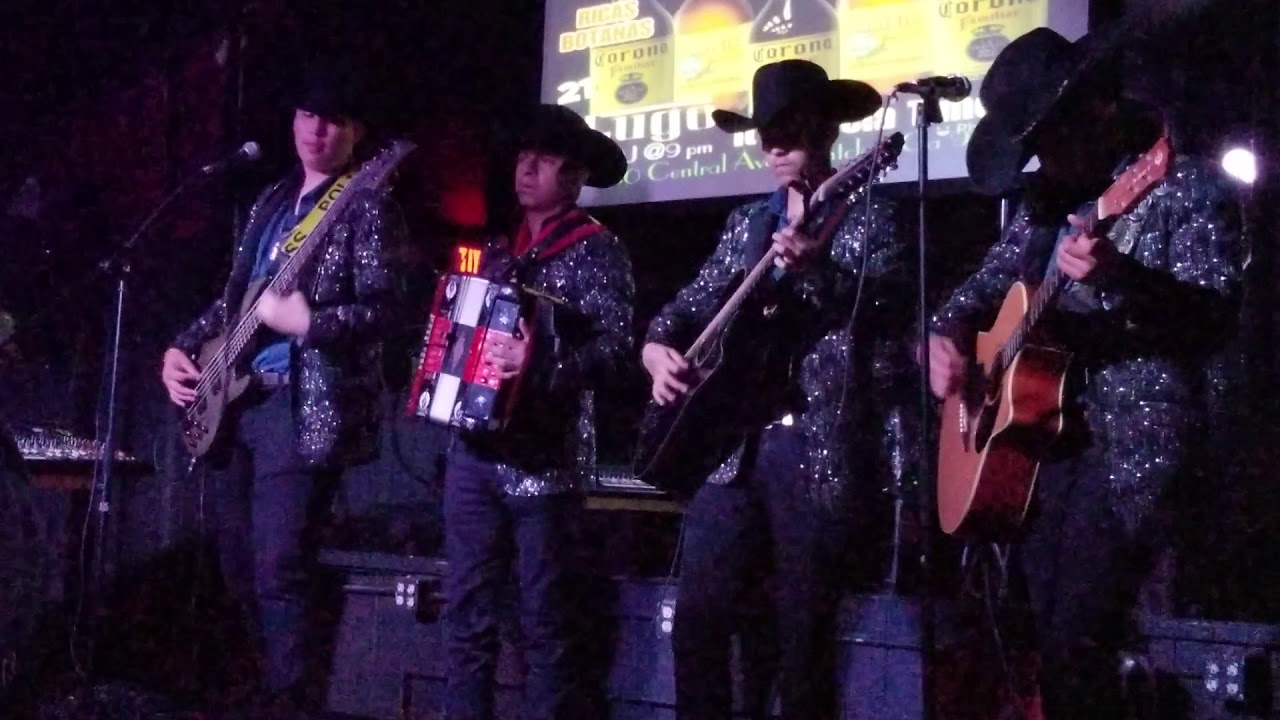 Los Rancheros de California en karinas night club - YouTube