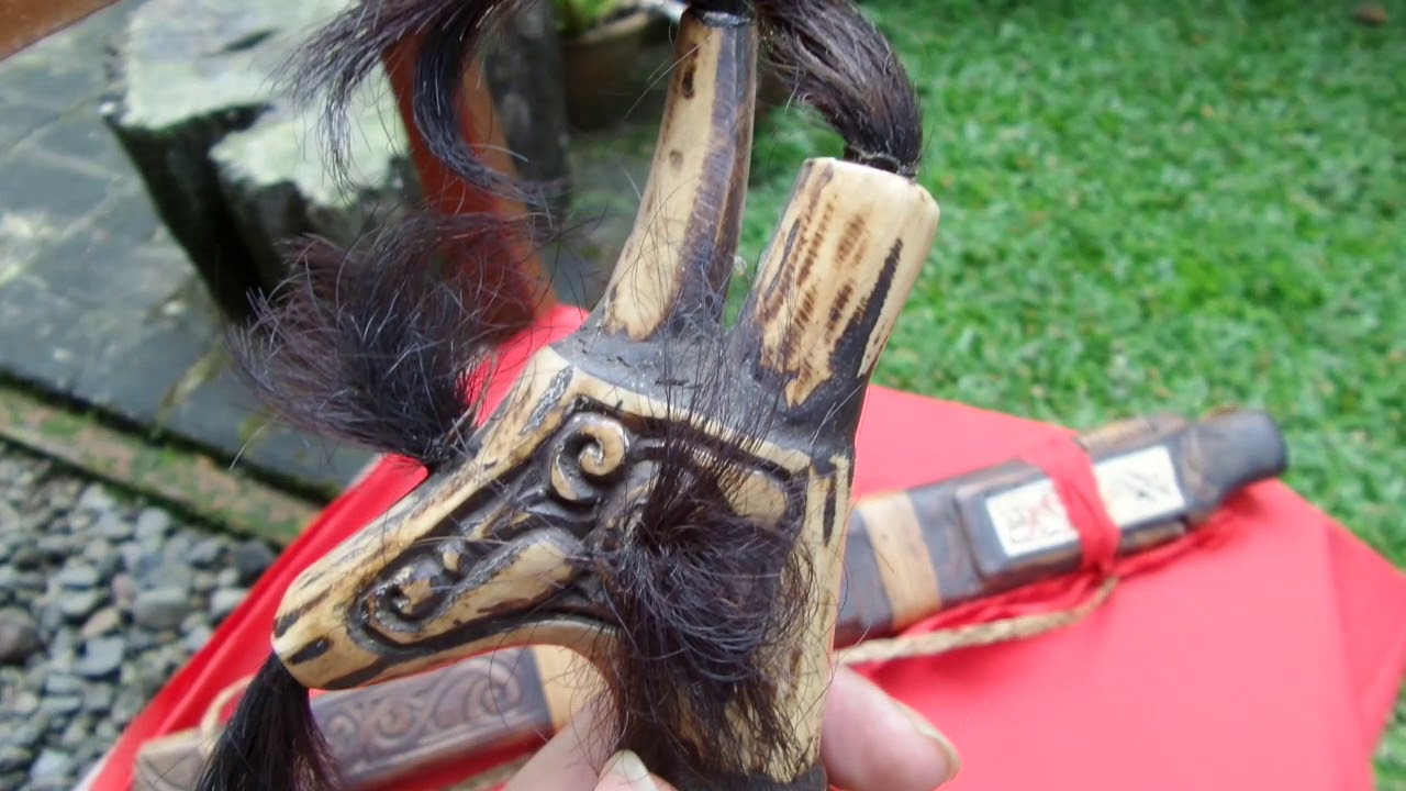 Mandau Asli, Tua, dan Langka - MT01 - YouTube