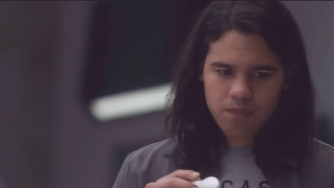 The Flash 3×18 Kaitlyn dies and becomes killer frost - YouTube