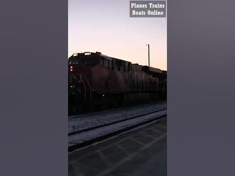 #shorts CN A492 Manifest Train CN 3867 & CN 2900 Locomotives #railfans ...