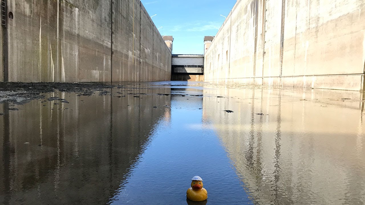 Schleuse frei in Greifenstein - VERBUND - YouTube