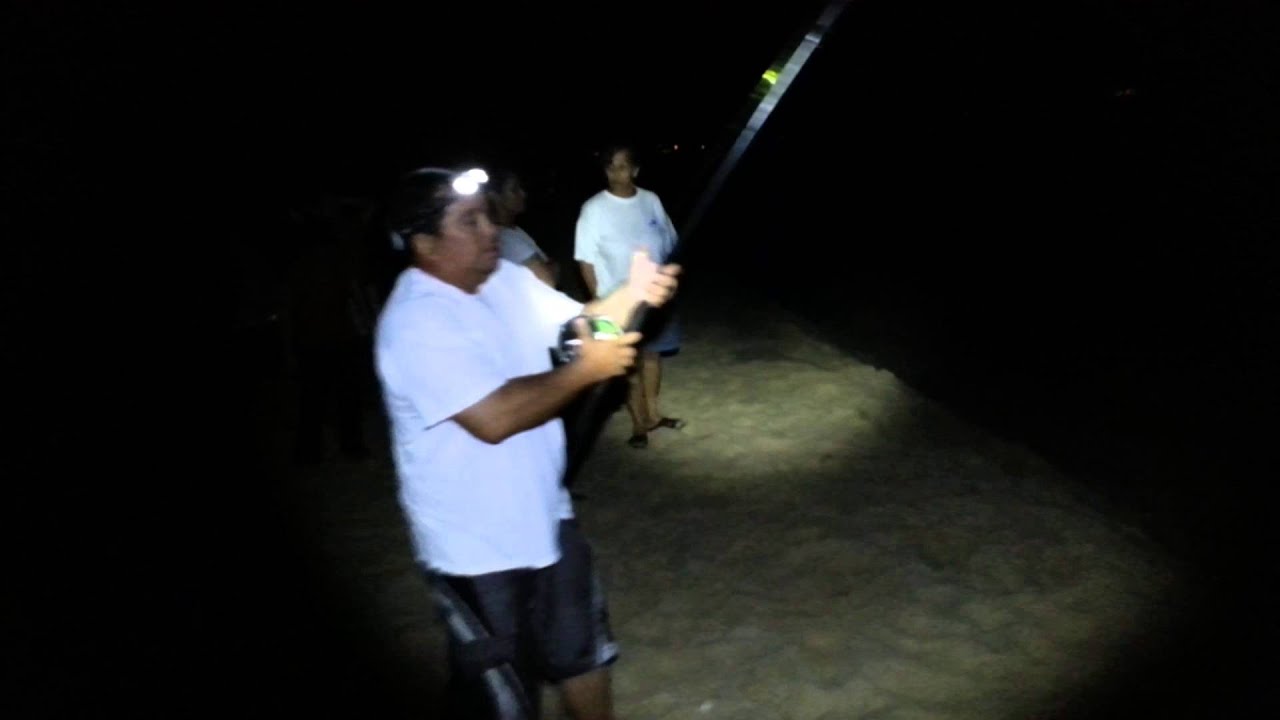 Ulua caught from shoreline fishing Waianae, Hawaii 10 12 2013 - YouTube