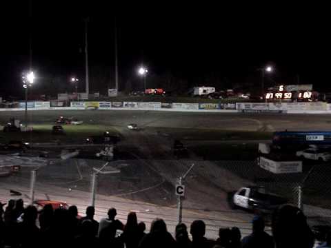 Slinger SlamFest 2009 - Figure 8 Trailer Race - YouTube