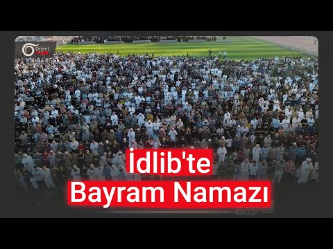Suriye’nin İdlib şehrinde bayram namazı havadan görüntülendi.