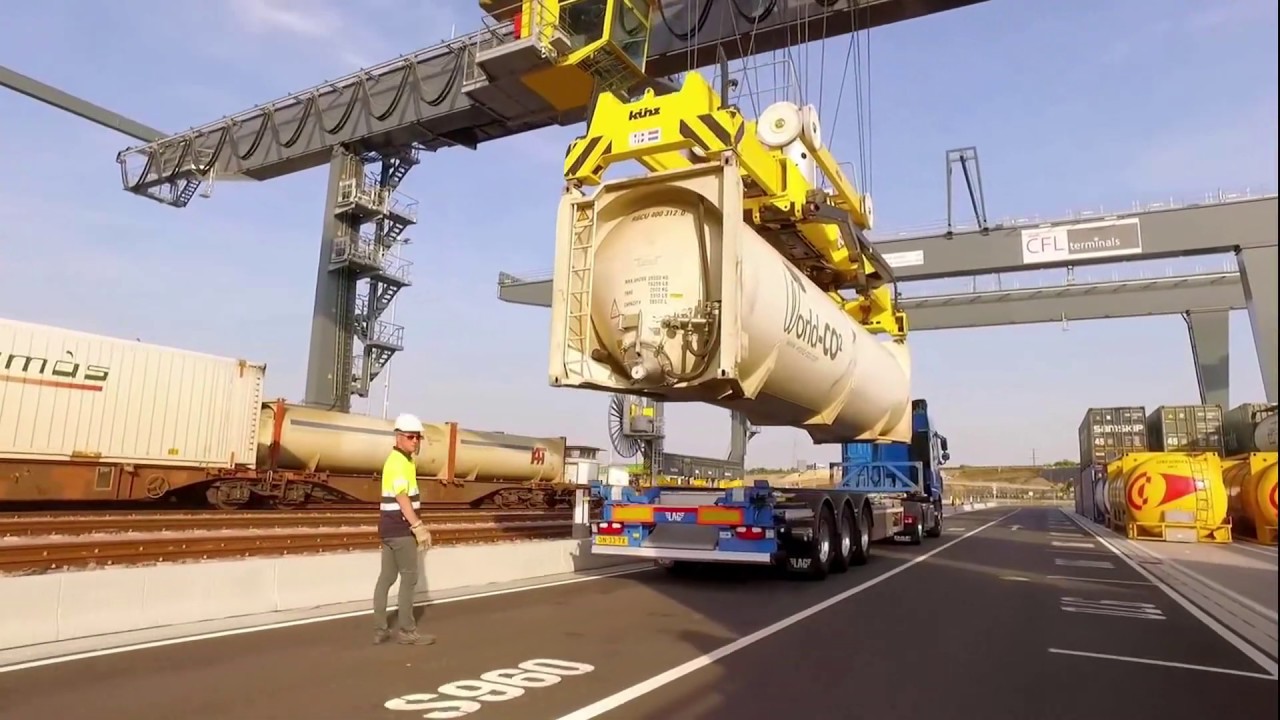 VDL spreader Intermodal Terminal CFL Bettembourg - YouTube