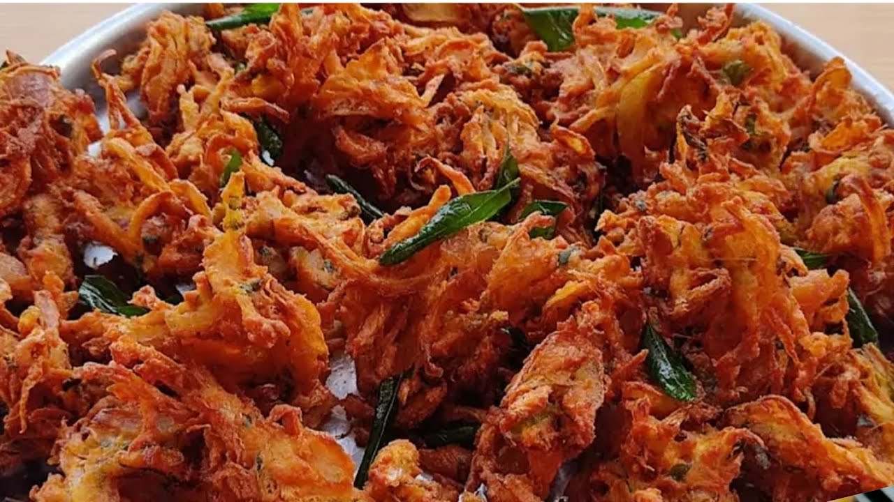 కరకరలాడే ఉల్లిపాయ పకోడి 😋 crispy sweet shop style onion🧅 pakodi🤤secret ...