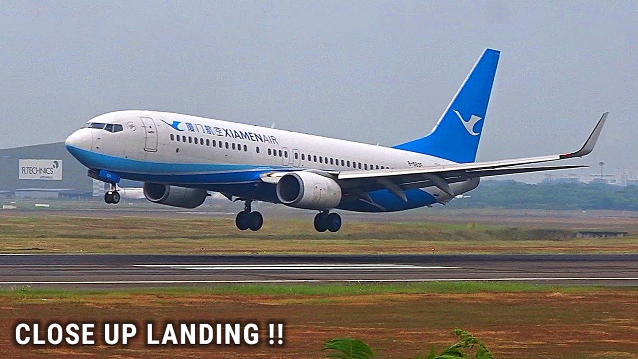 Melihat Dari Dekat .. Pesawat Landing Di Runway 06 - YouTube