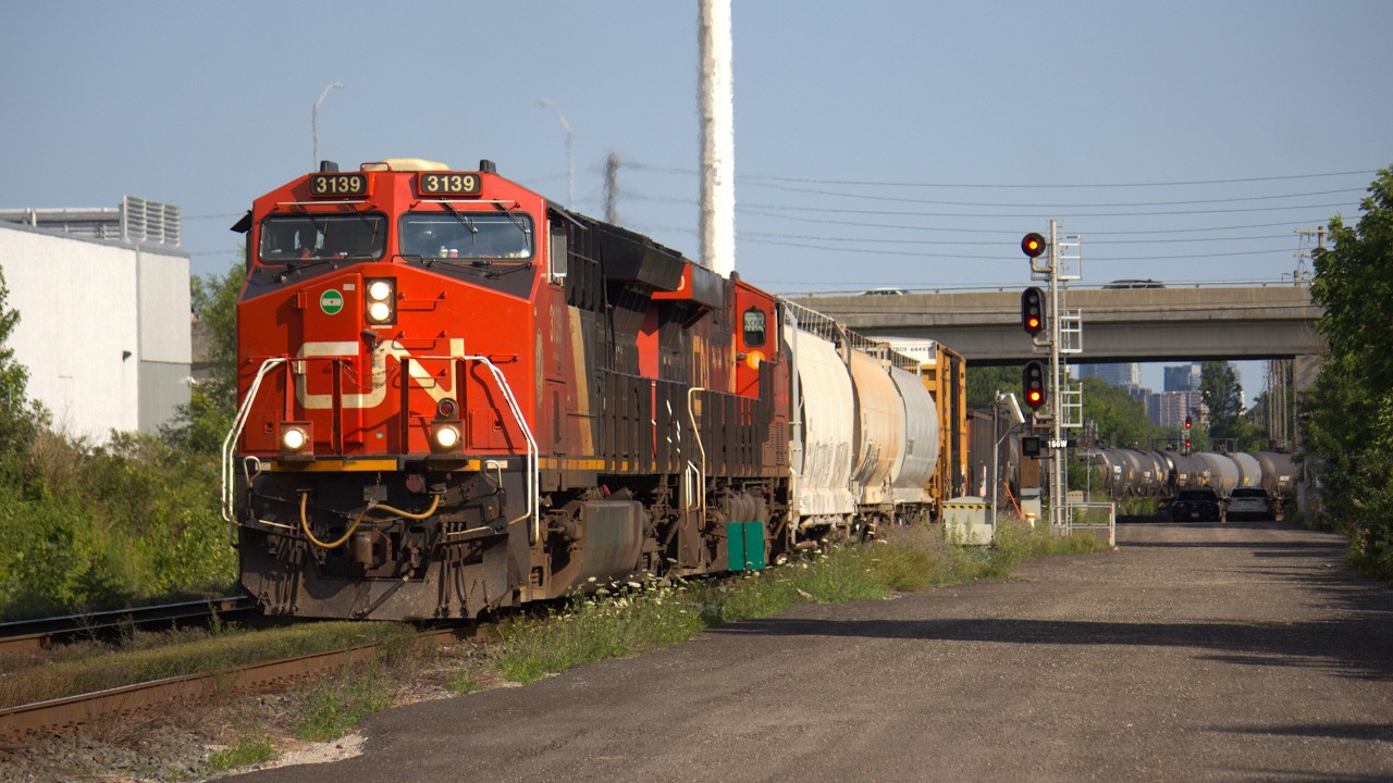 Awesome Conductor! CN 313 with CN 3139 and CN 2870 - YouTube