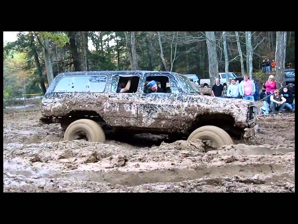 (21) CHEVY SUBURBAN MUD SHOW AT JEFFREYS 2013 - YouTube
