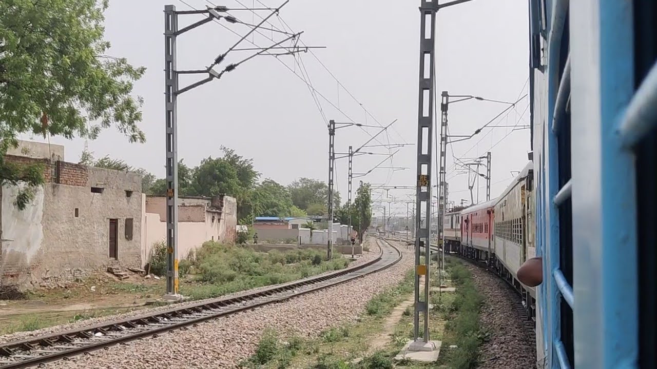 12065 AJMER - DELHI SARAI ROHILLA JAN SHATABDI SF EXPRESS ARRIVING AT ...